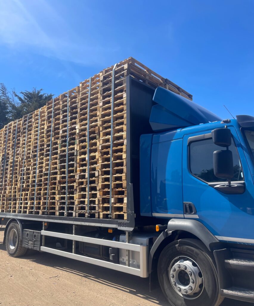 Used pallet collection - Fourway Pallet Recycling